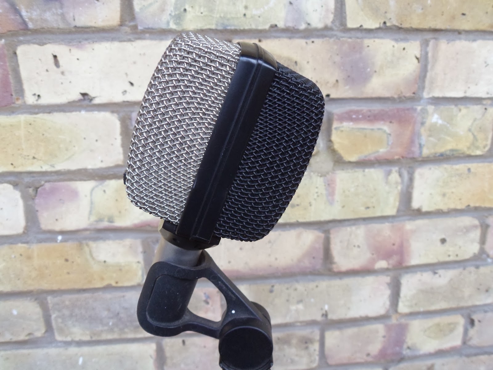 Vintage Audio Workshop: AKG D12E