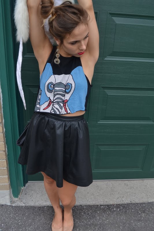 Destroy My Sweater: attracted to you like teenie boppers to the apple store