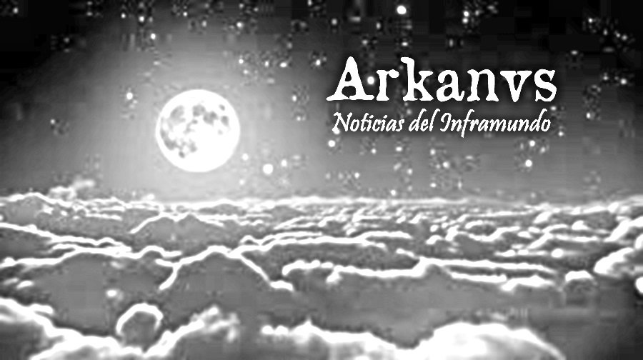 Arkanus: FOTOS FANTASMALES: UNA ENTIDAD APLASTADA POR UNA MUJER EN SU CAMA.