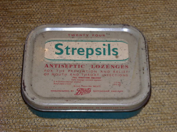BARANG ANTIK DAN BARANG TETEK BENGEK: KALENG PERMEN - STREPSILS