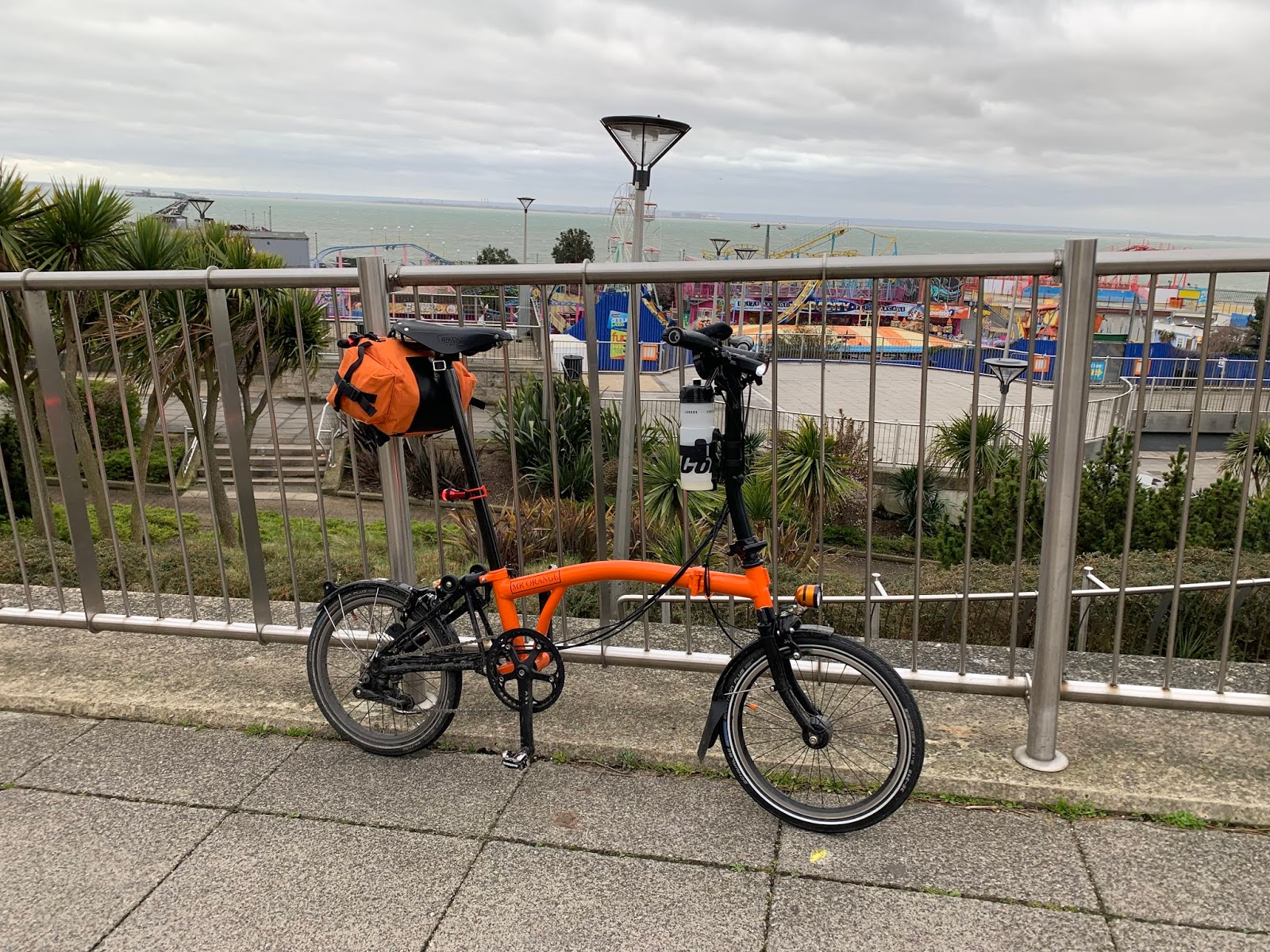 My Orange Brompton: Orange Brompton overnight London to Southend