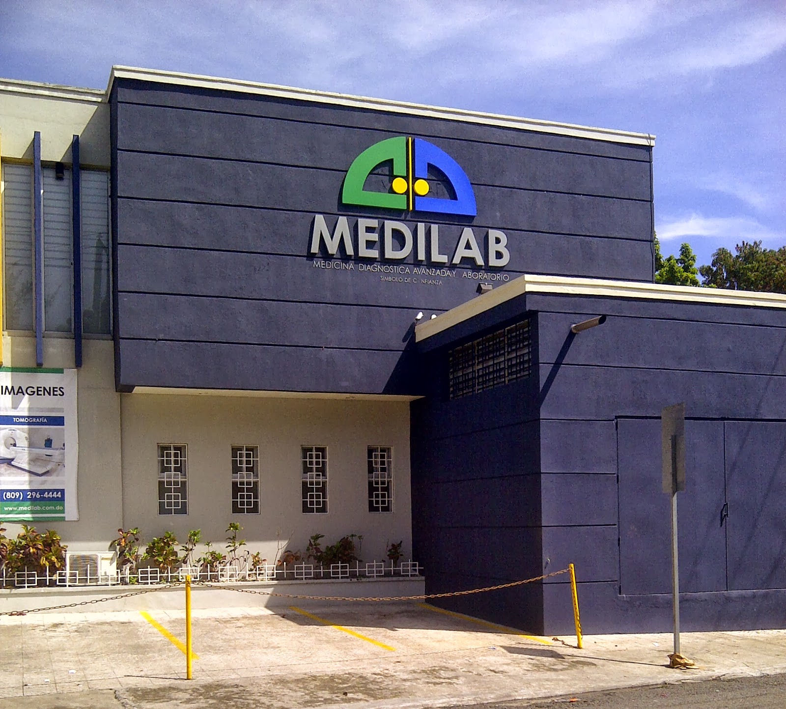 Medilab en Bonao contigo en el mes del Cáncer de Mamas