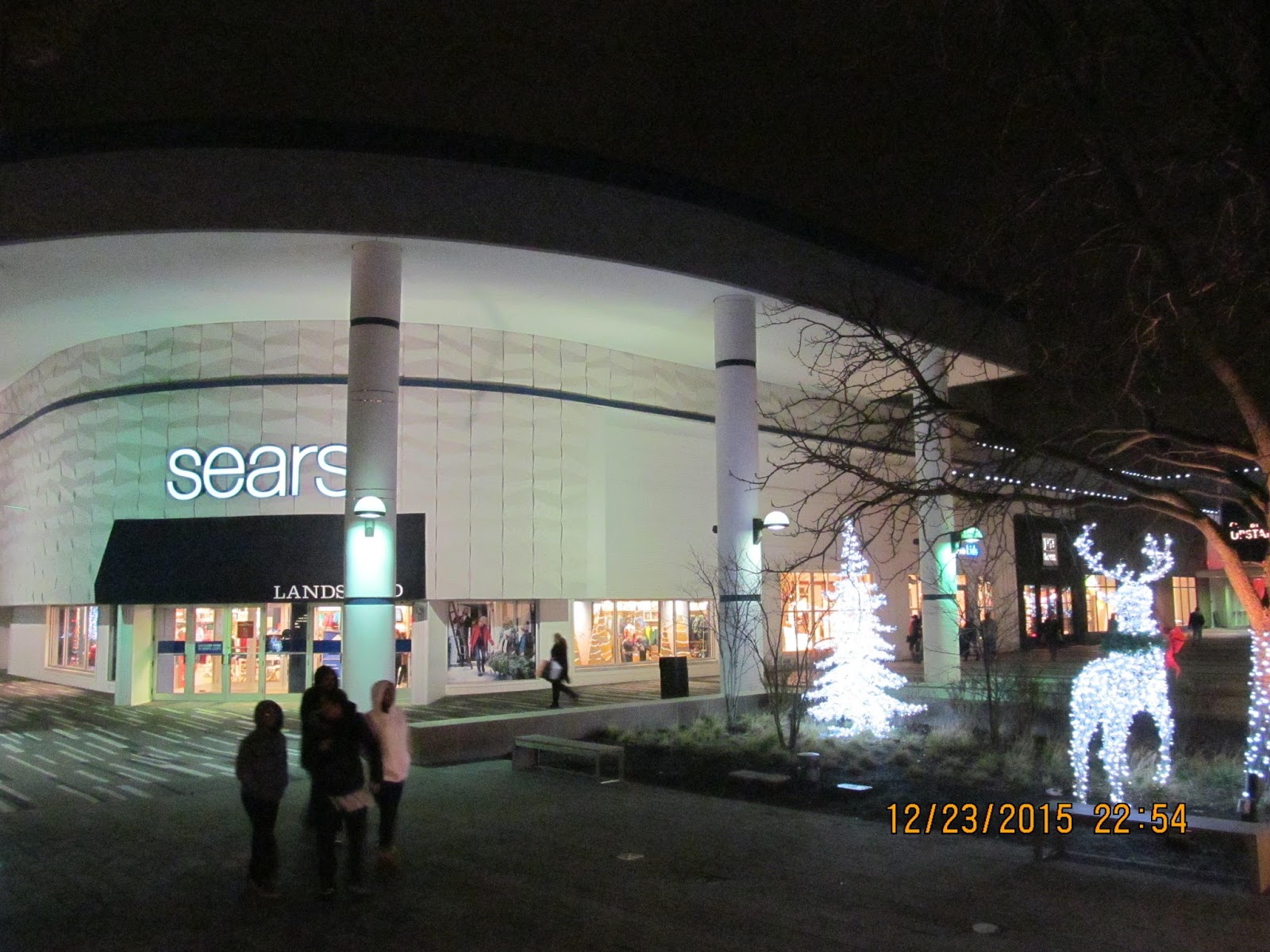 Trip to the Mall: Oakbrook Center Around Christmas 2015!