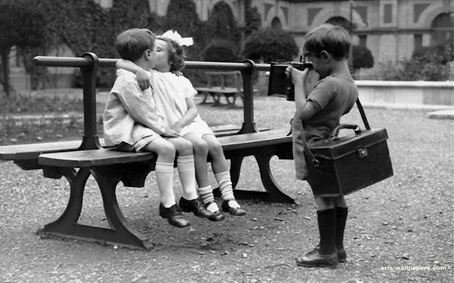 Interesting Vintage Photos Show People Photographing Their Friends ...