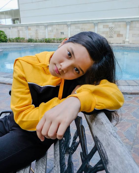 Naisa Alifia Yuriza Wallpaper 7