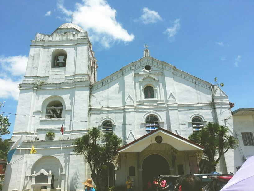 Stopovers and Detours: Visita Iglesia (2013) - Laguna
