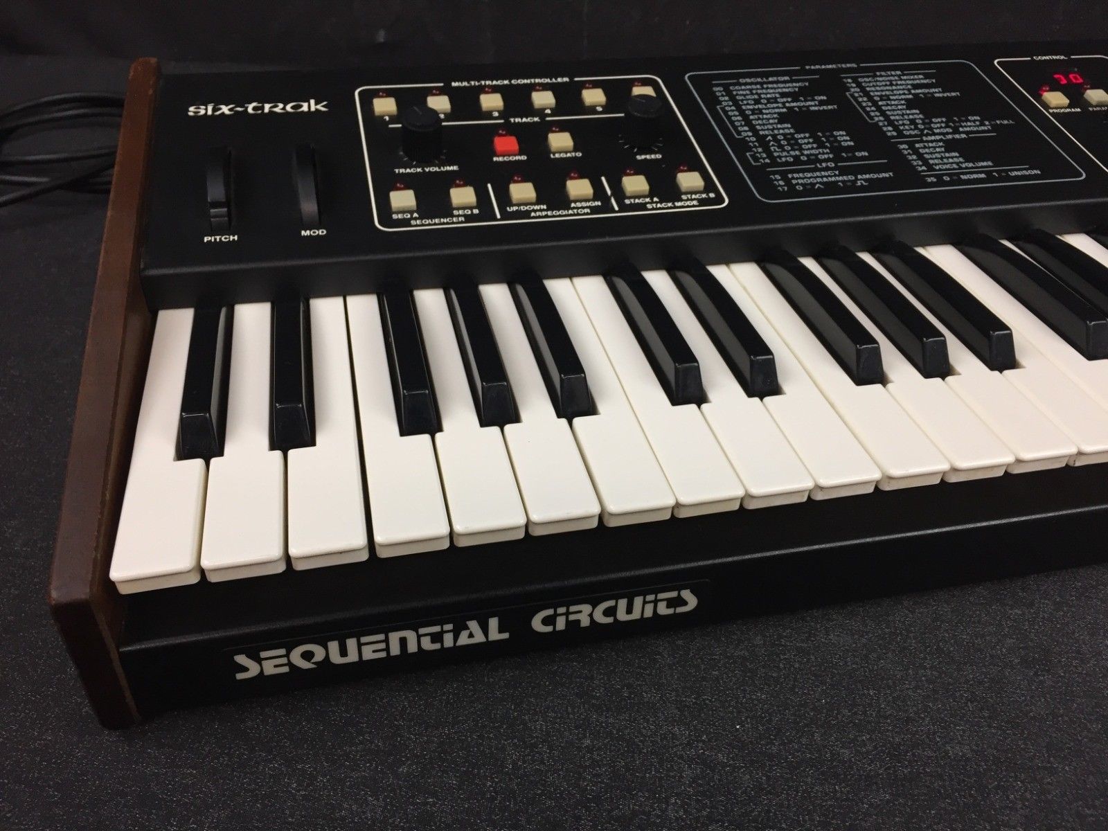 MATRIXSYNTH: Sequential Circuits Six-Trak Model 610 SN 001200