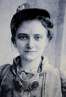 Idiomas olvidados: LA NECESARIA POETA POLACA ANNA SWIRSZCZYNSKA