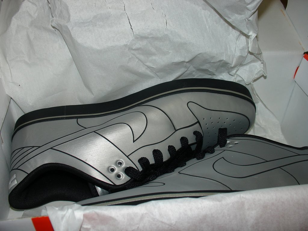 ric on the go: Back to the DeLorean Dunks