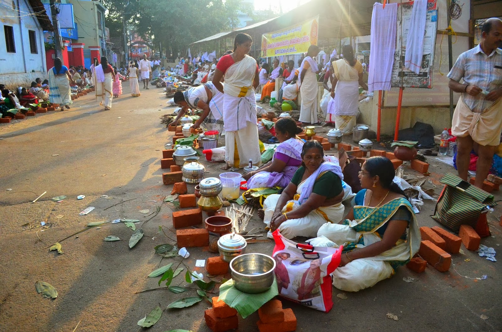 Attukal Pongala Mahotsavam at Attukal Bhagavathy Temple in ...