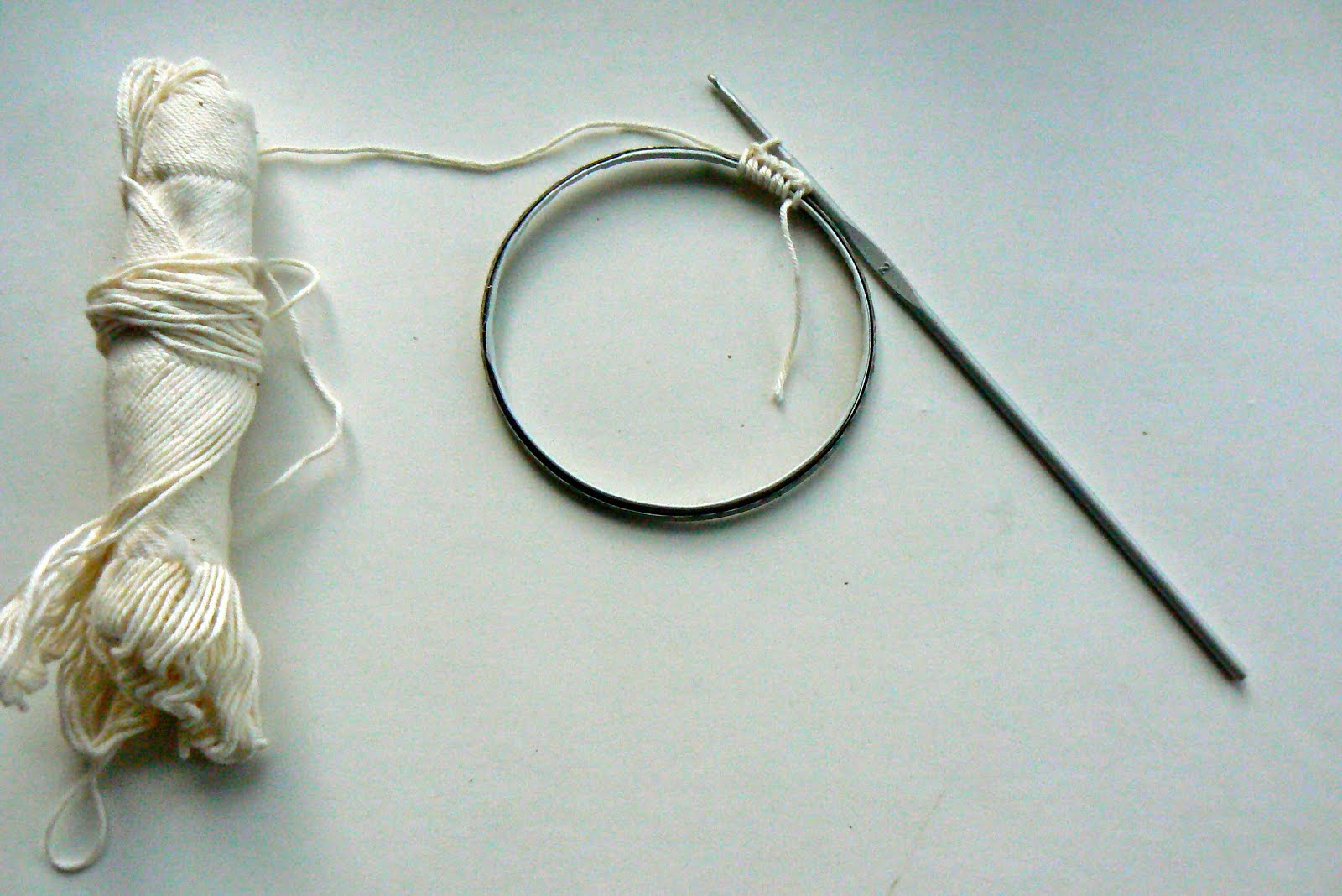 Hakerij / Crocheterie: Rond een ring haken / Crochet around a ring