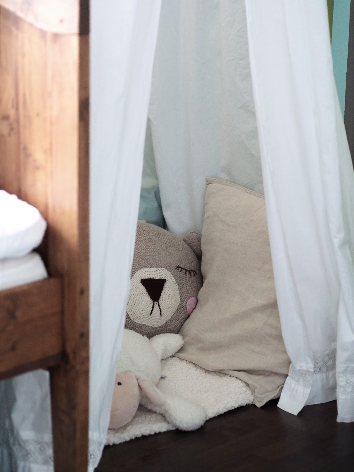 Vaahtokarkkia ja Salmiakkia: DIY telttakatos