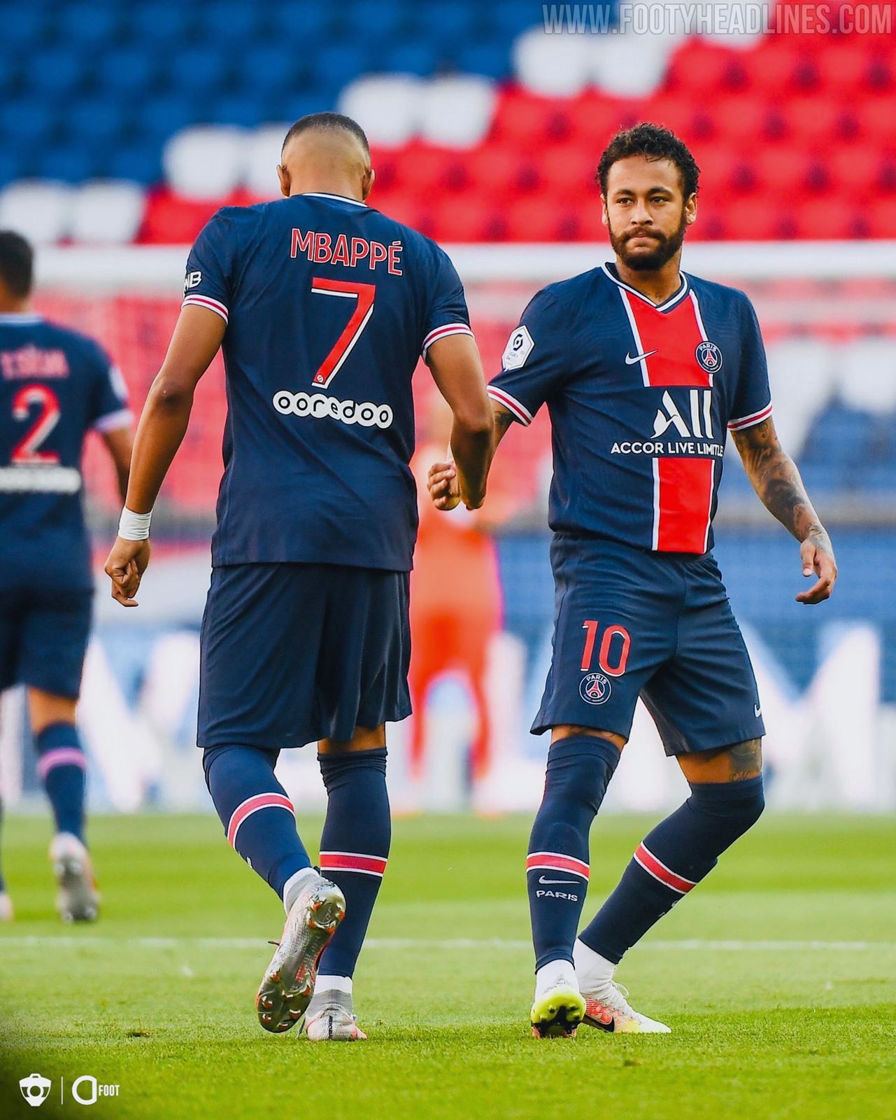 On Pitch: Paris Saint-Germain 20-21 Home Kit - Footy Headlines