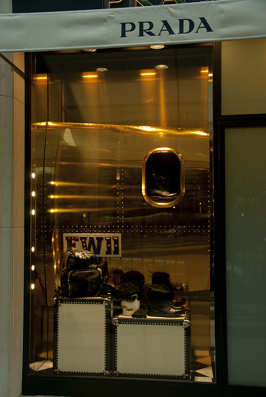 extravaganza: Prada Window Display, Paris ( merchandising )