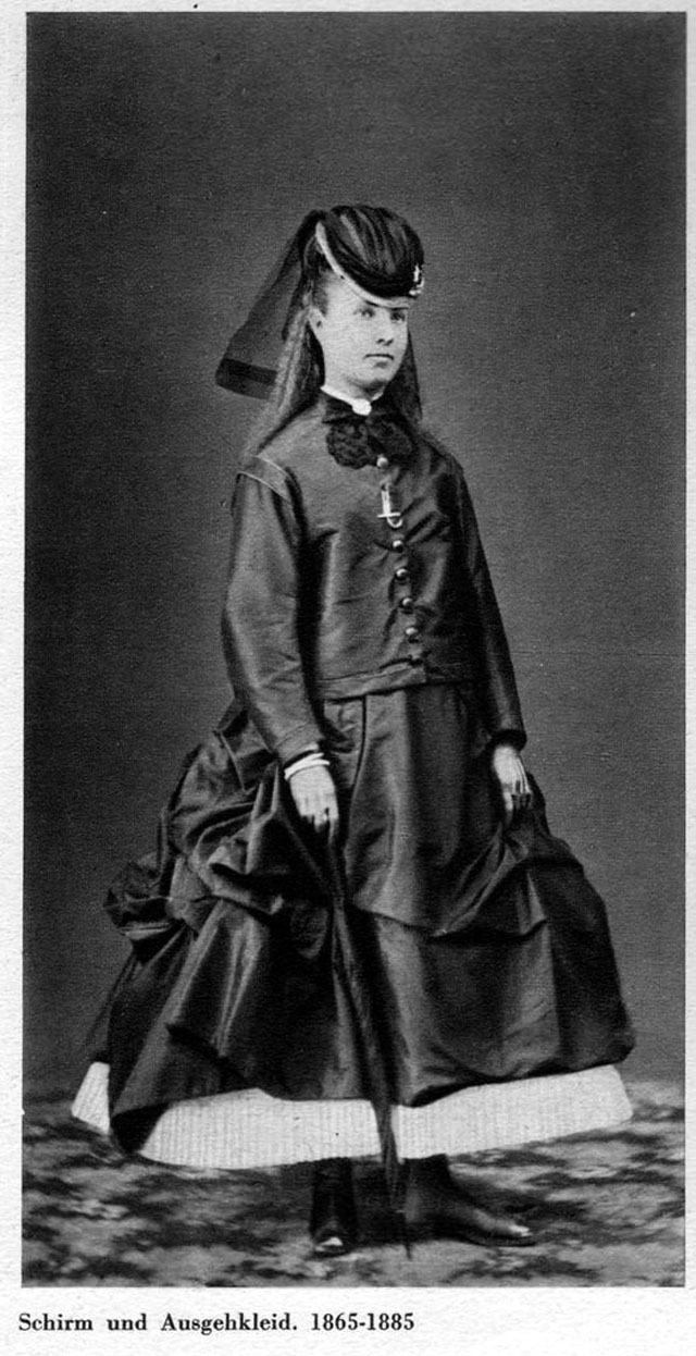 Fashion in Early Photography – 24 Glamorous Photos Show Female Models ...