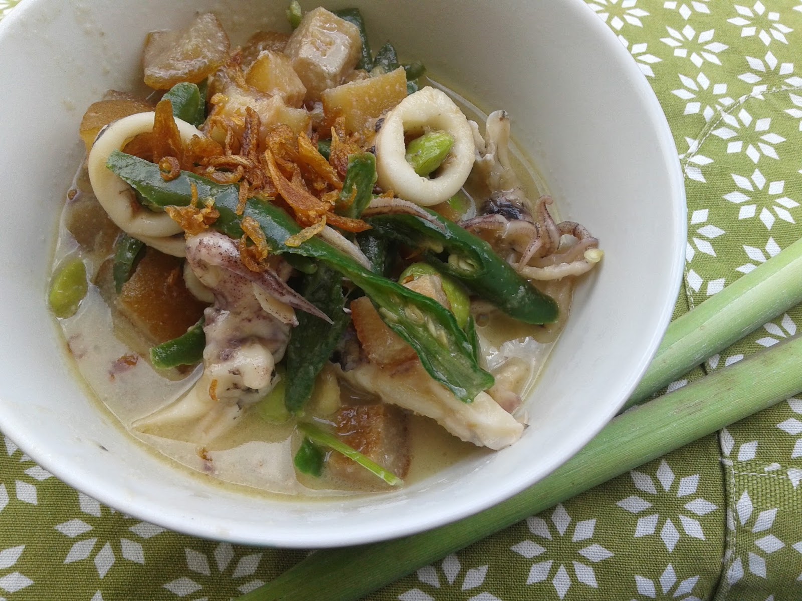 TAUCO CUMI KIKIL FEATURING PETE