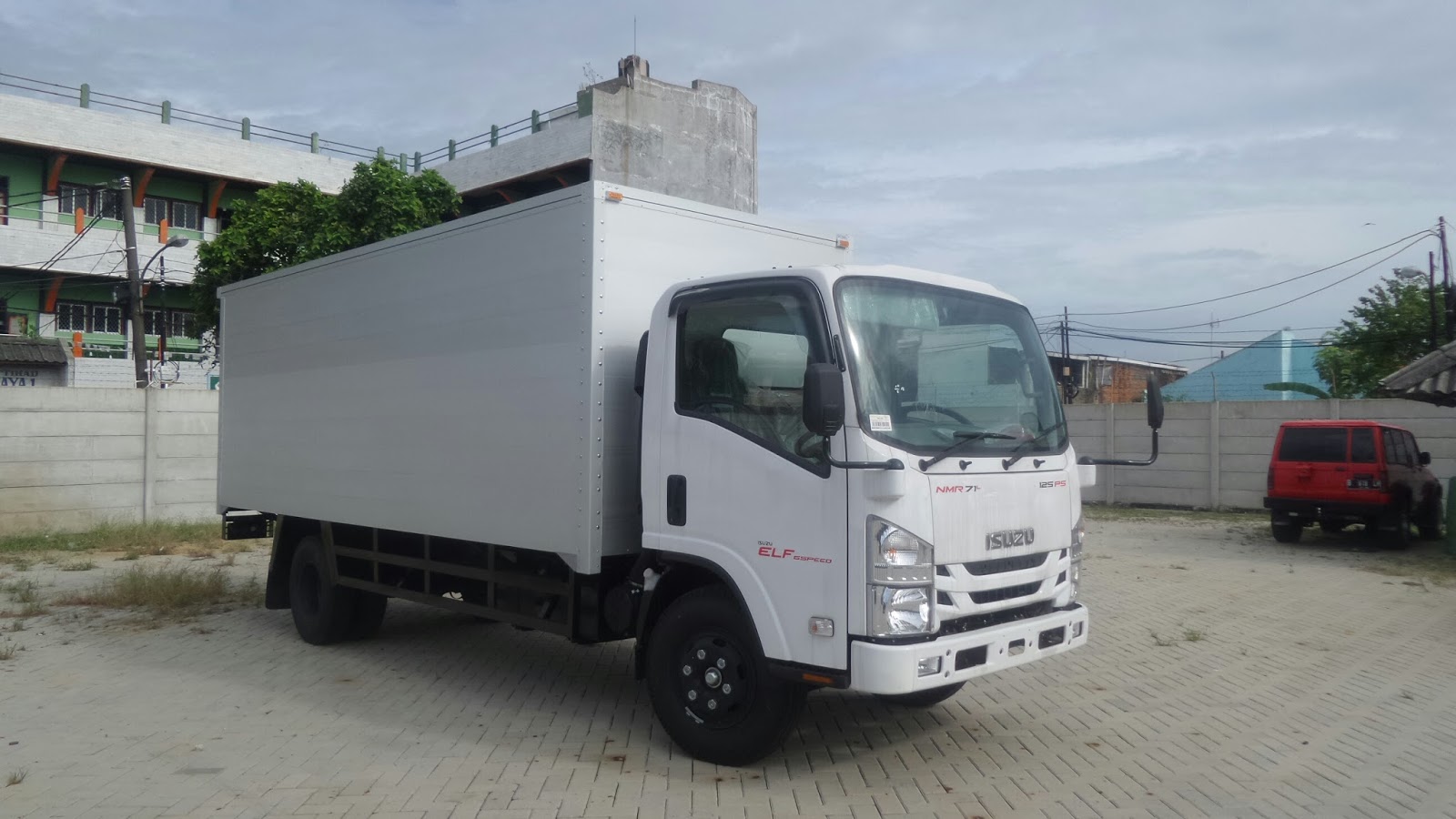 ISUZU ELF NMR 71 L - isuzu jagoanku