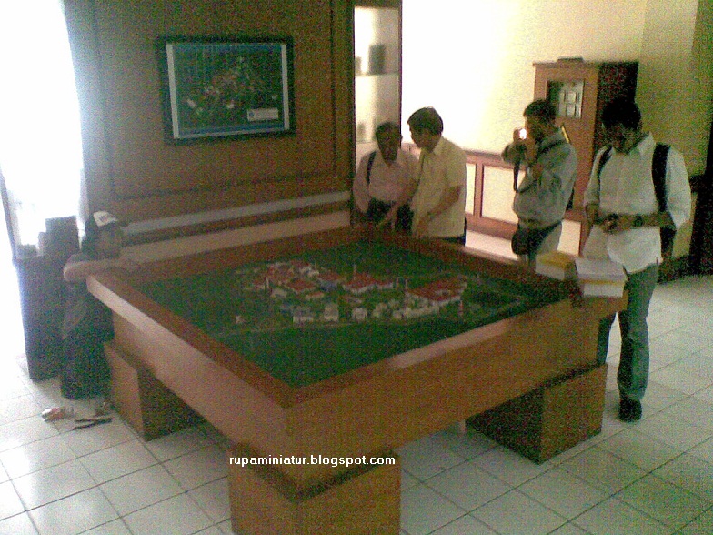 RUPA MINIATUR: BASE / Meja Maket