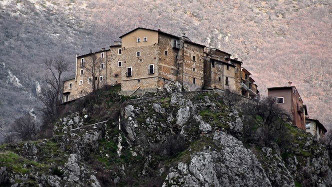 Café Nowhere: Castrovalva and Vola Vola Vola