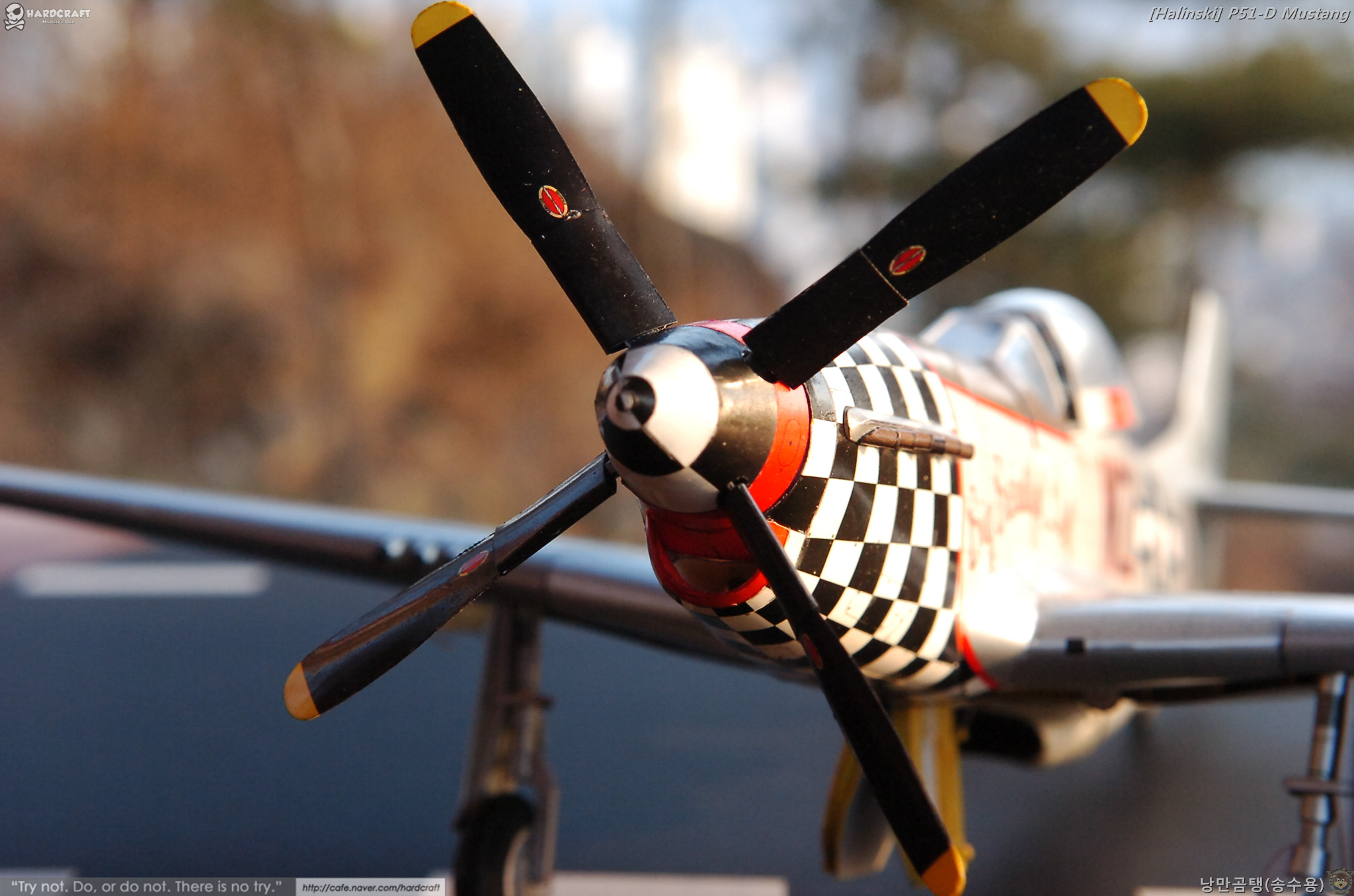 [Halinski] P-51D Mustang - PaperModelers.com