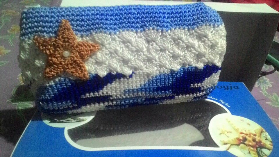 Karya SMK N 1 Gedangsari : PEMBUATAN KERAJINAN DOMPET RAJUT BERTEMA ...