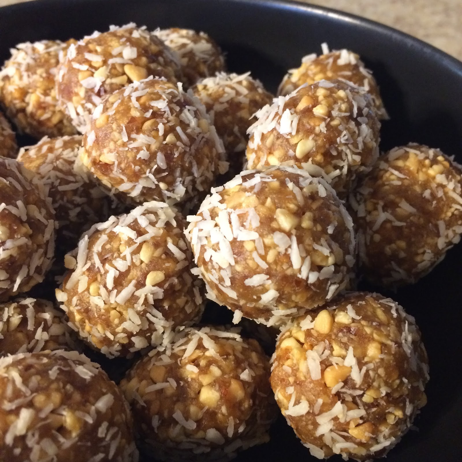 Vegans Have Superpowers: Salty Caramel Peanut Balls