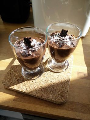 Chocomousse met banaan en kokosmelk