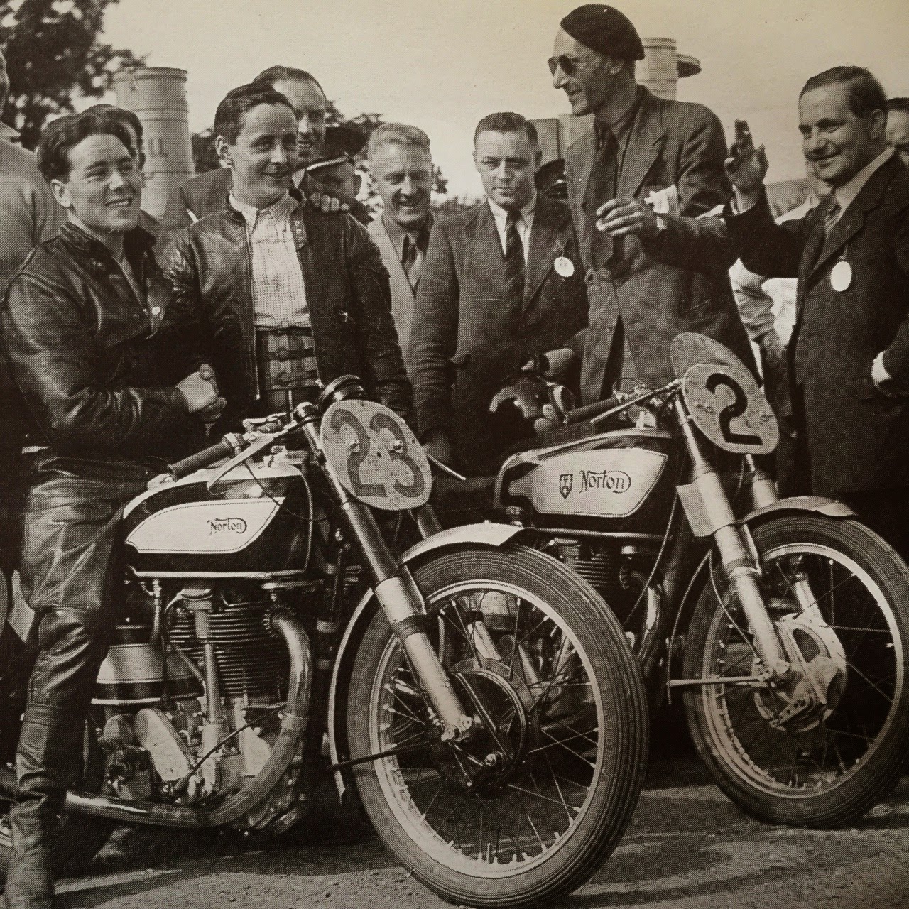Vale, Geoff Duke; World Champion, Gentleman | Triumph Motorcycle Forum ...