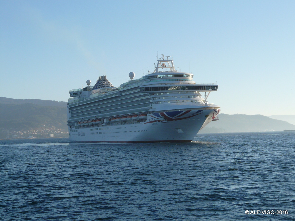 ALF Y SU MUNDO NAVAL: "MS AZURA"