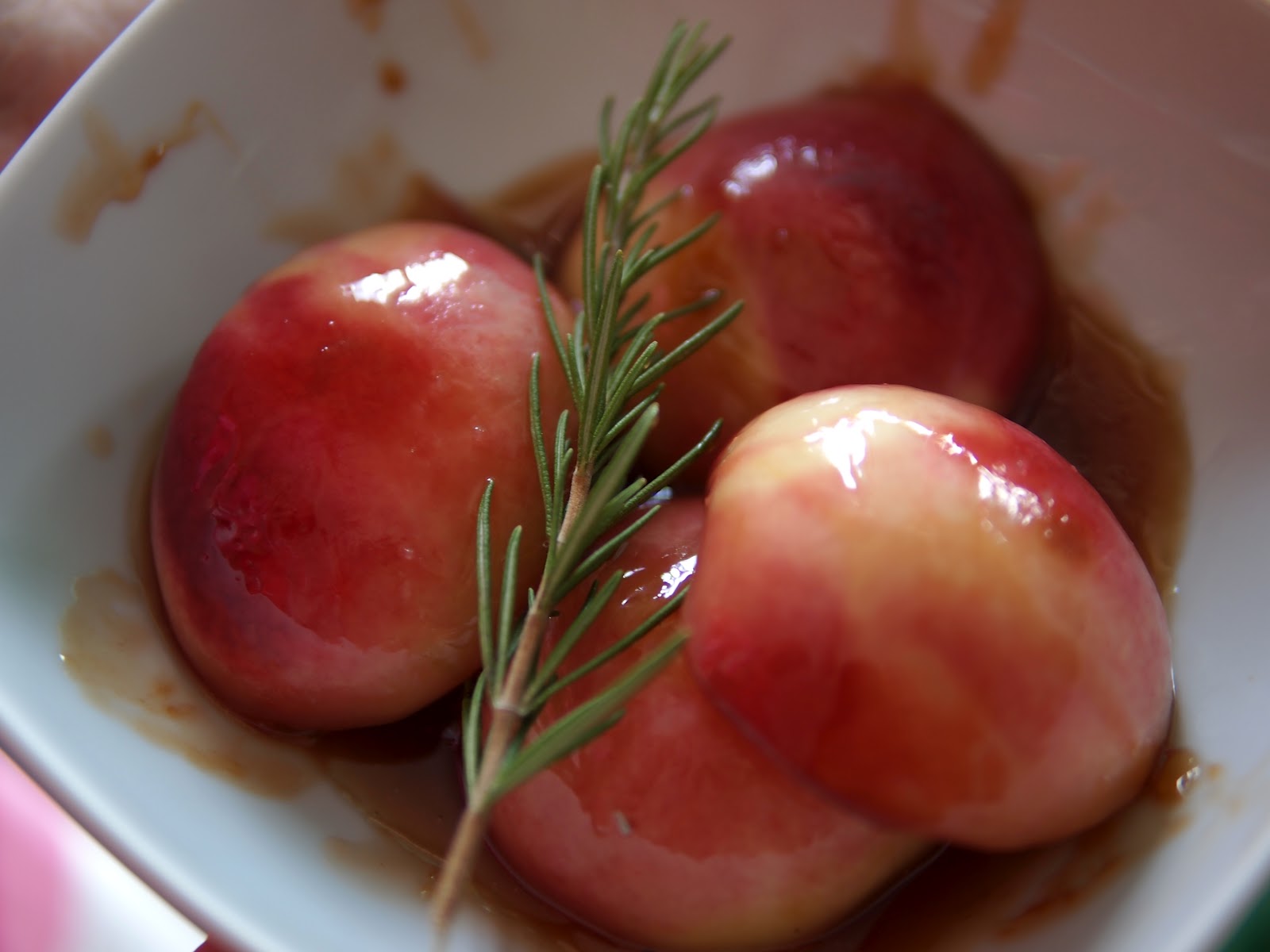 Cucinare, per amore naturalmente.....: Pesche noci caramellate al rosmarino