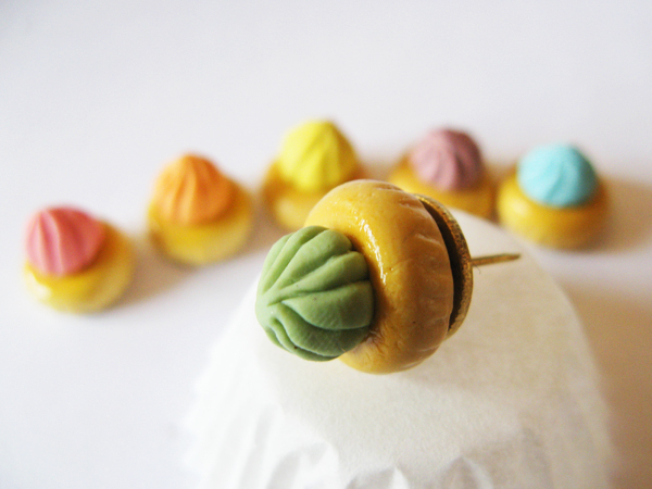 Heaven in a Wild Flower: The Cult of Iced Gem Biscuits aka Biskut Ais Jem