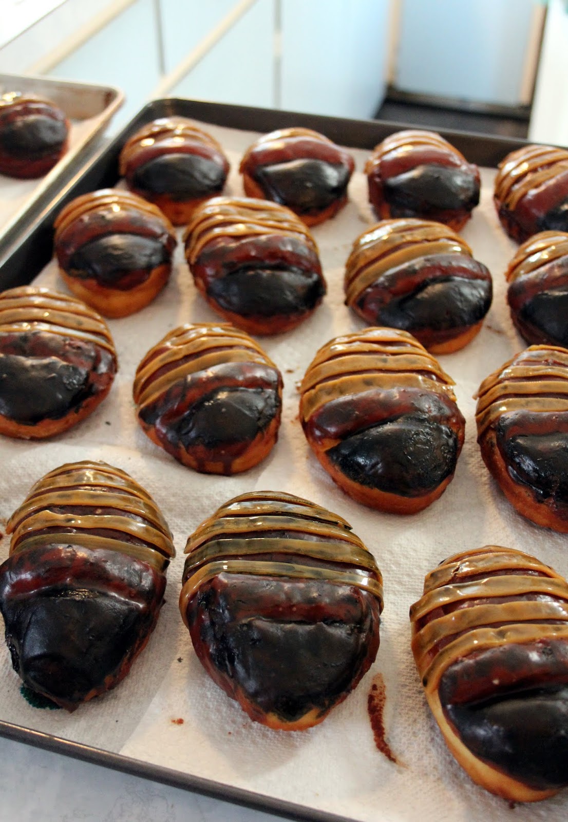 Jo and Sue: Cockroach Donuts
