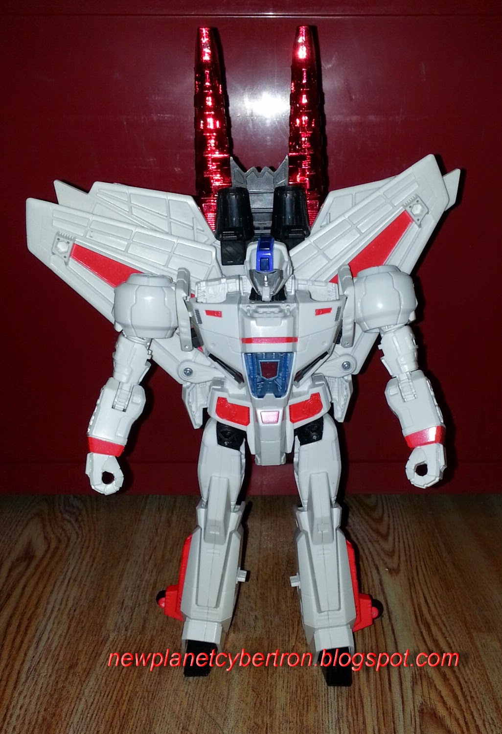 New Planet Cybertron: Transformers Review: Jetfire (Generations Leader)