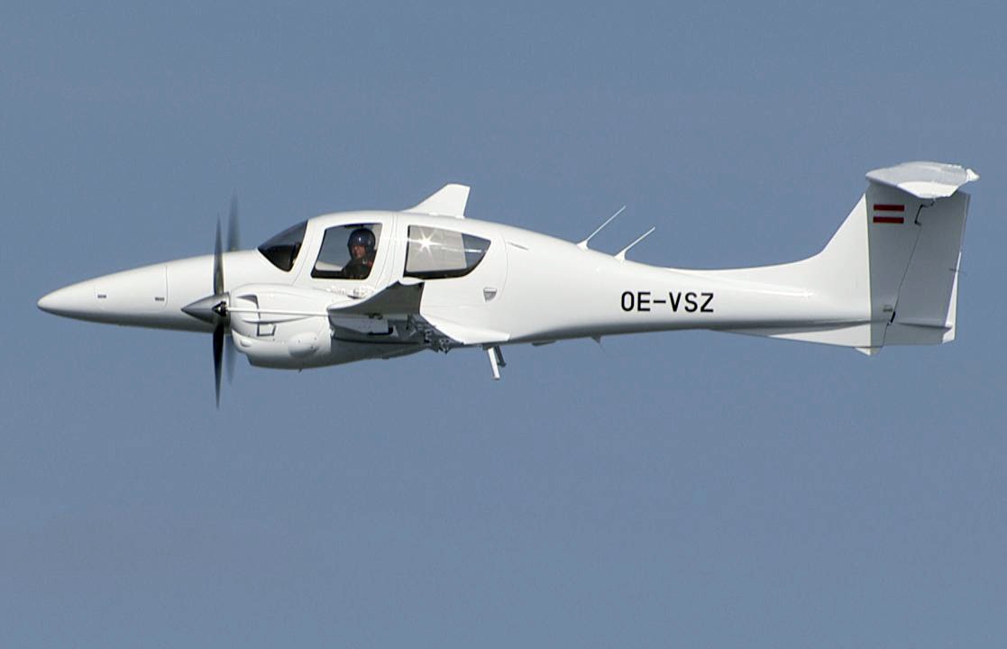 nhungdoicanh: Diamond DA-52