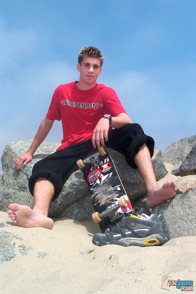 Evan Heinze & Ian Madrox Barefoot Beach Boys Enjoy The Sun ~ Gay Elemento