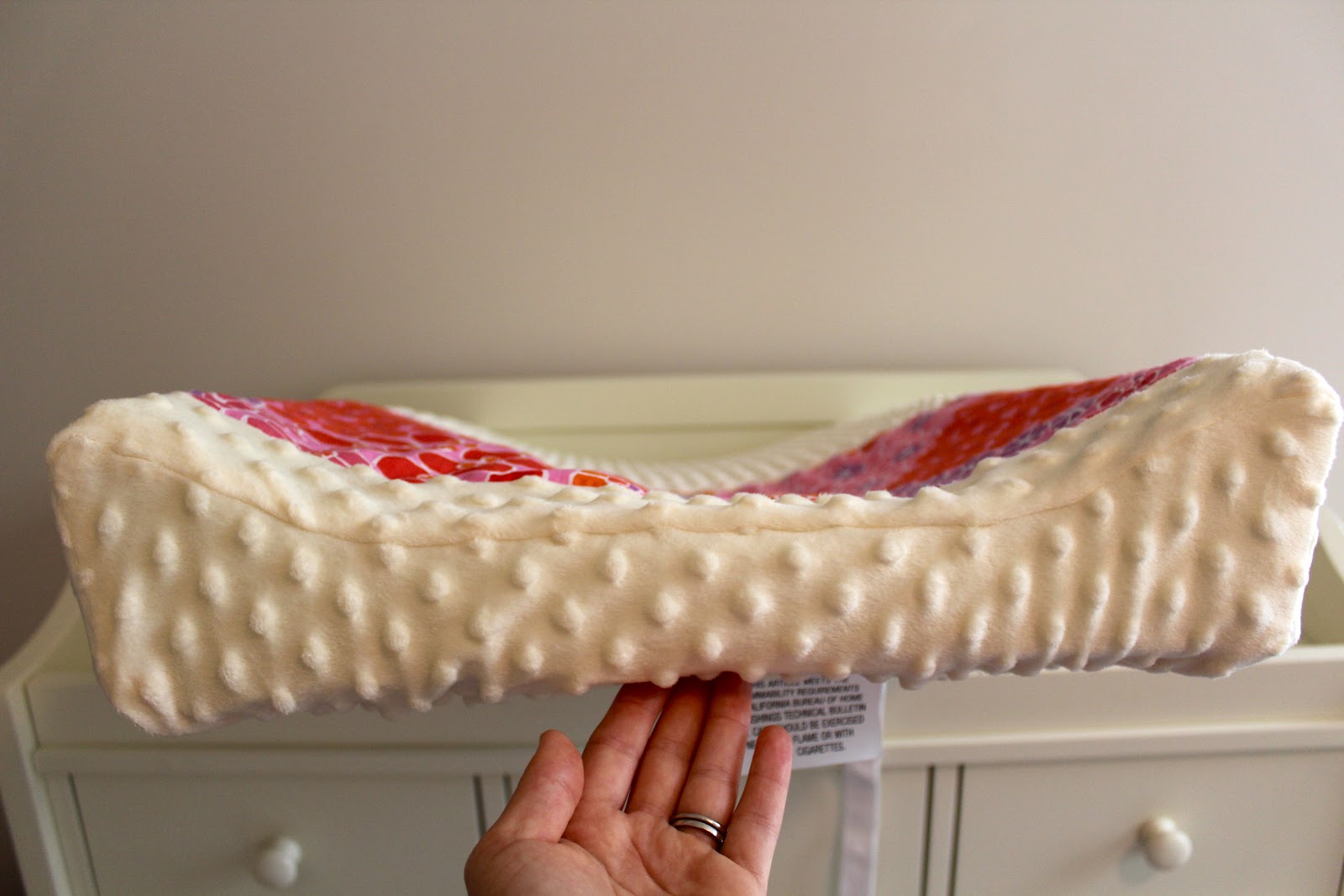 LA-Stitch: {DIY} Contoured Changing Pad Cover