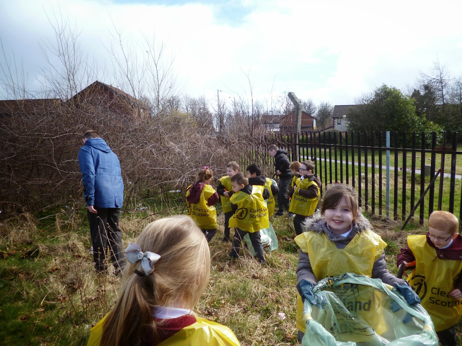 Primary1C: litter pick