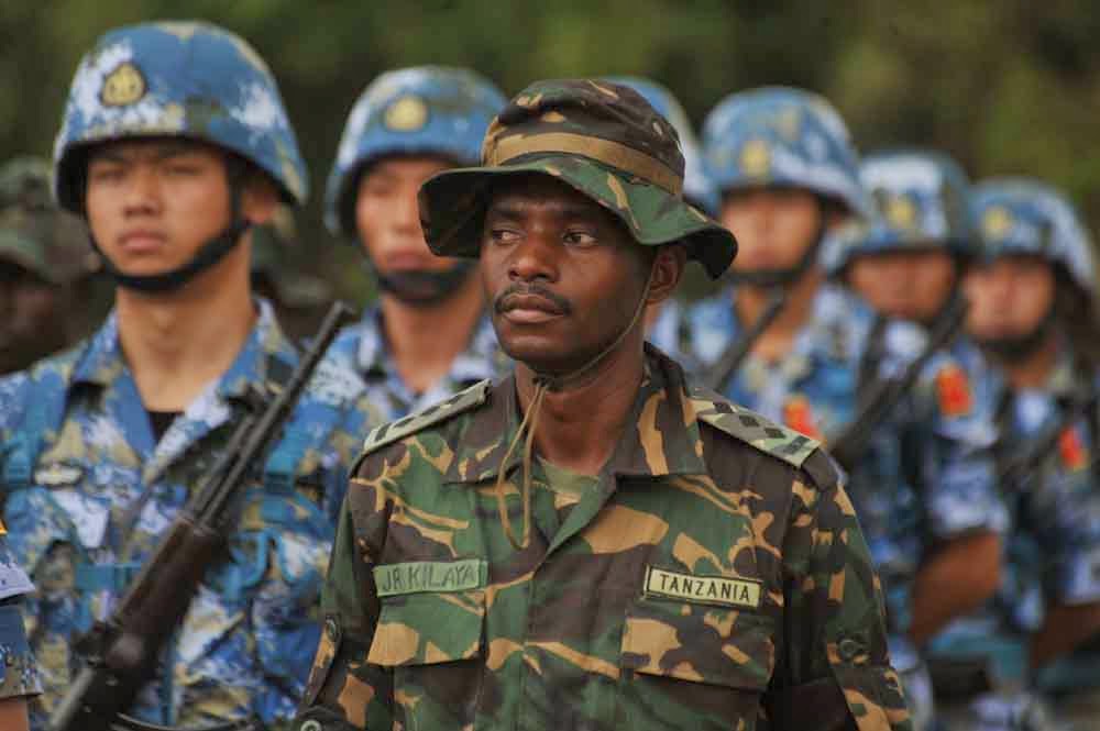 ANGALIA PICHA WANAJESHI WA CHINA NA TANZANIA WAFANYA MAZOEZI YA PAMOJA