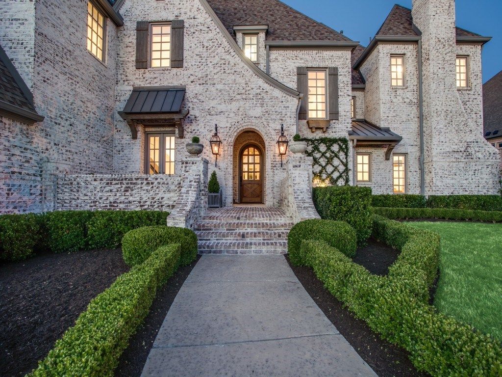 Hospitable Pursuits: A Stunningly Beautiful Home Tour