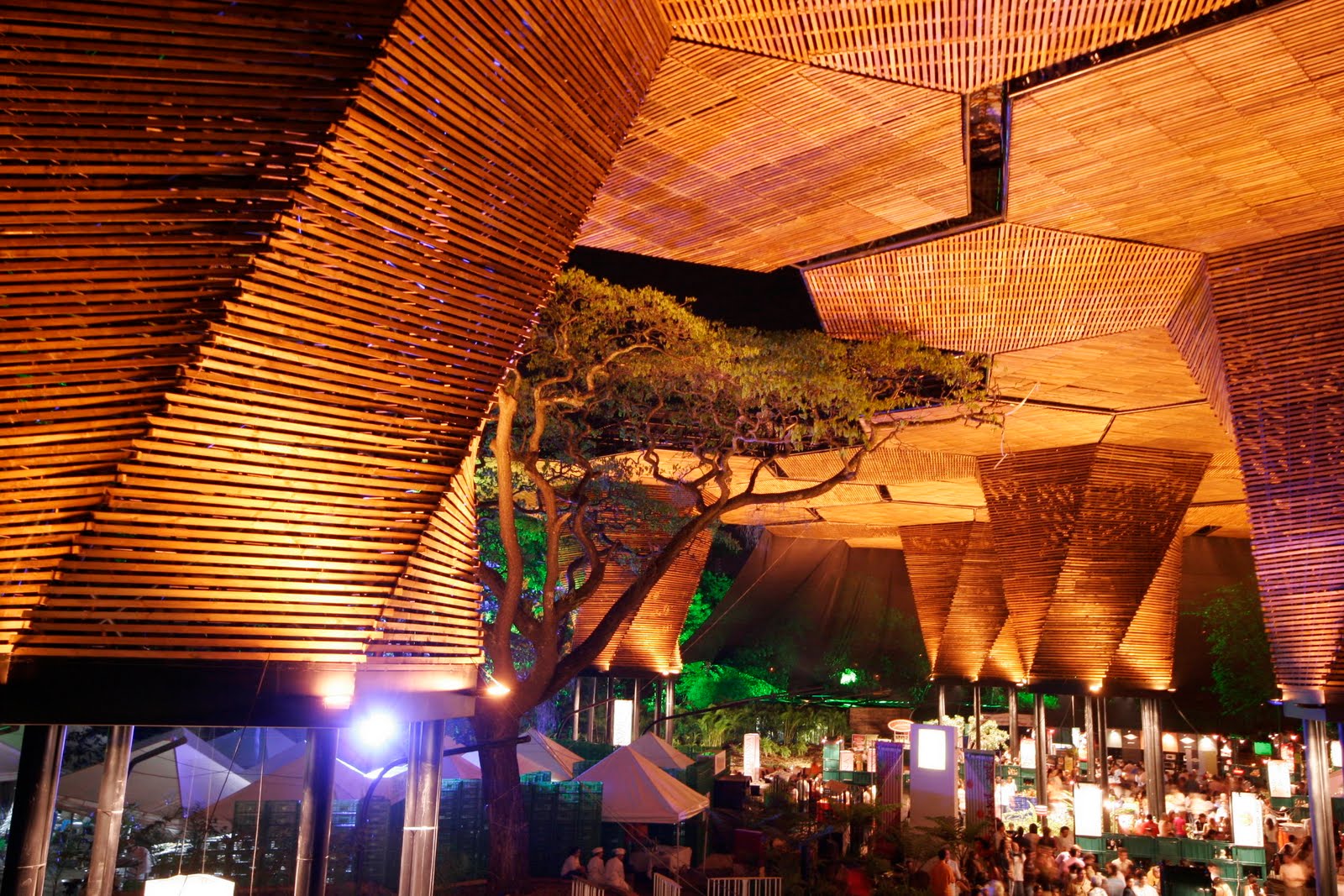 El Helou Bi Shoof El Helou: Orquideorama Jardín Botánico in Medellin ...