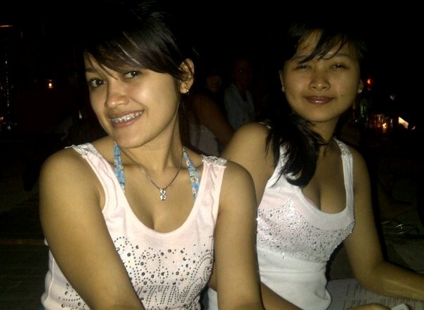 Cewek Mulus Cantik Liburan Di Pantai Kelihatan Belahan Dada - Dunia Tante dan ABG