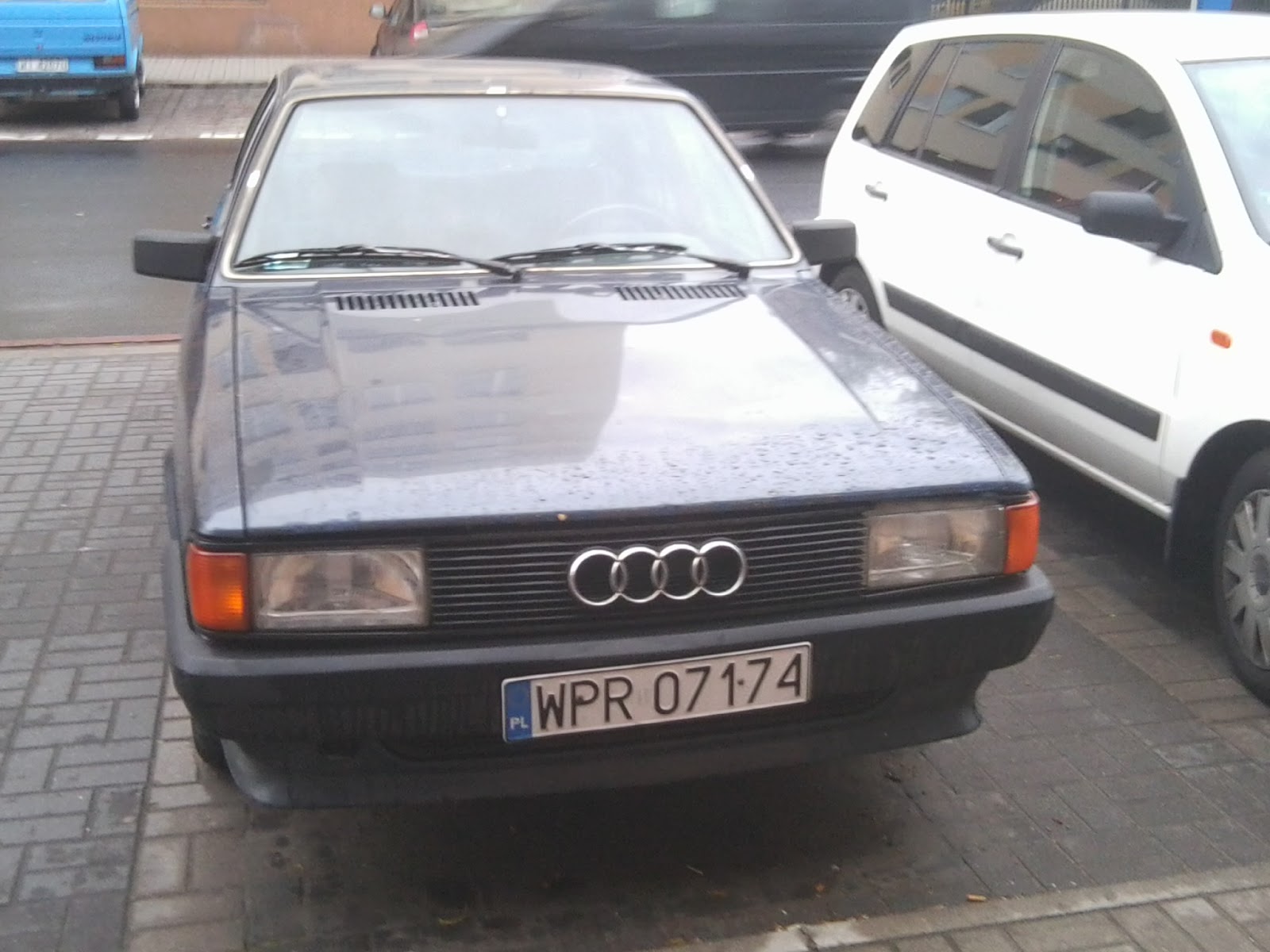 Old Parked Cars Warsaw: 1980 Audi 80