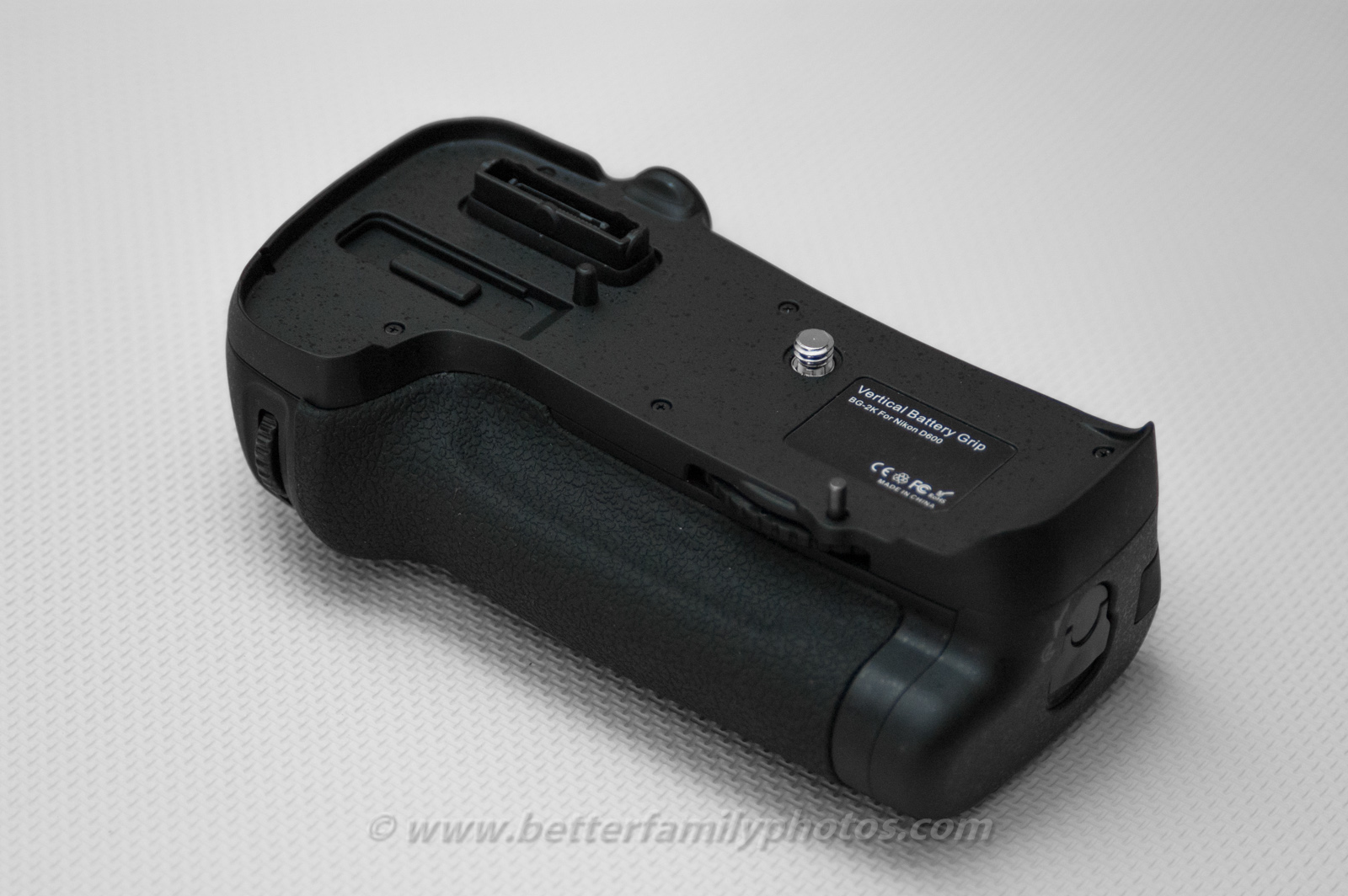 Better Family Photos: Cheap Battery Grip for Nikon D600 - First Impressions