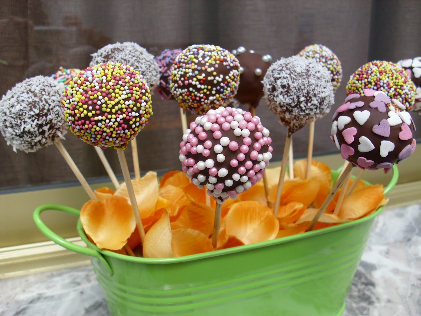 Pensando en algo dulce: MIS PRIMEROS CAKE POPS.