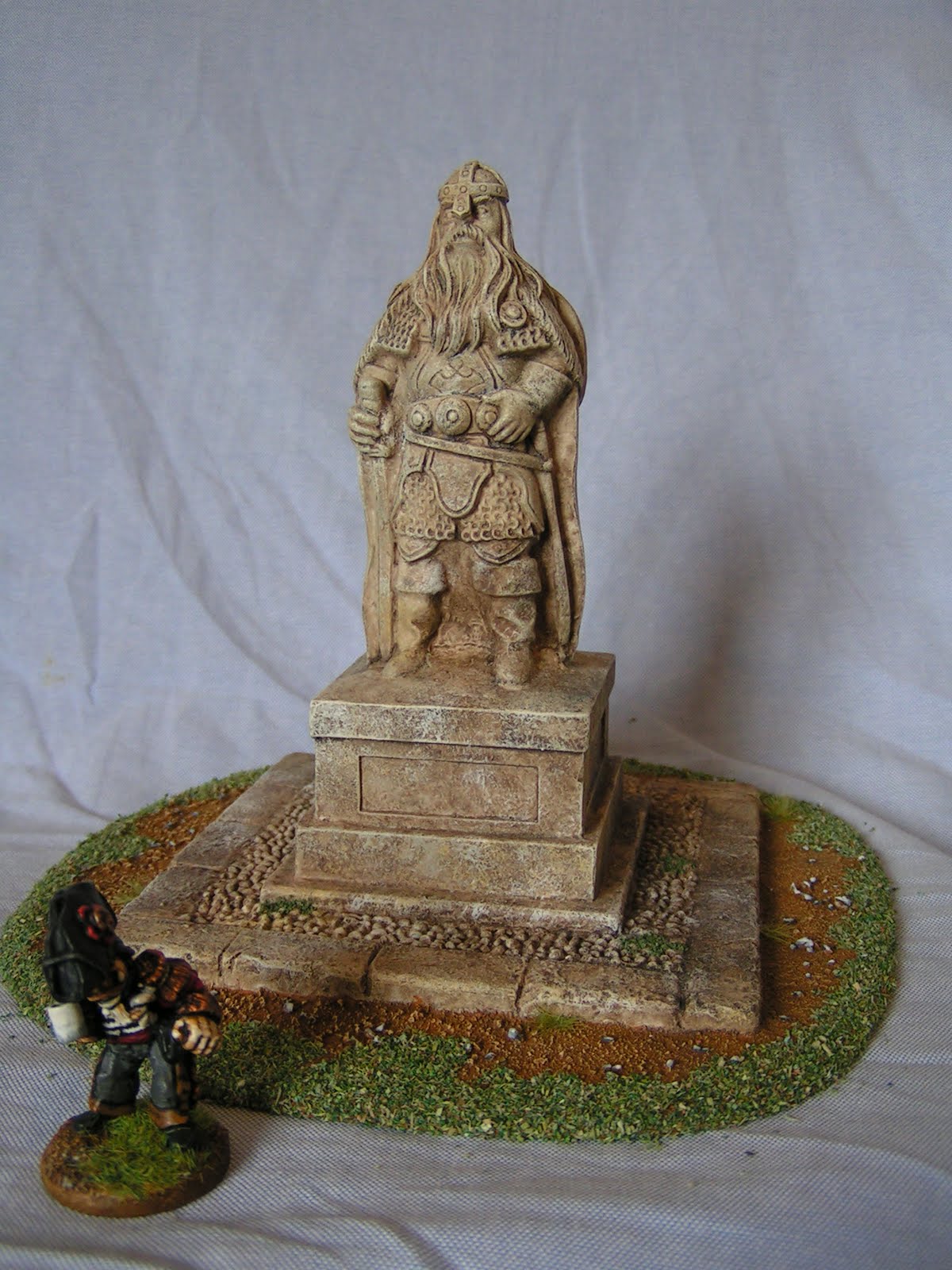 Dampf's modelling page: Dwarf Statue