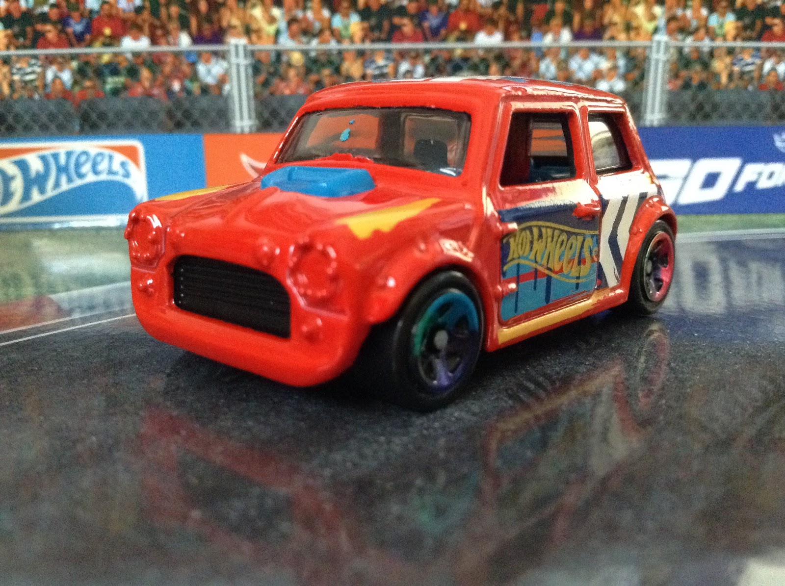 JULIAN'S HOT WHEELS BLOG: Morris Mini (2016 HW Art Cars)