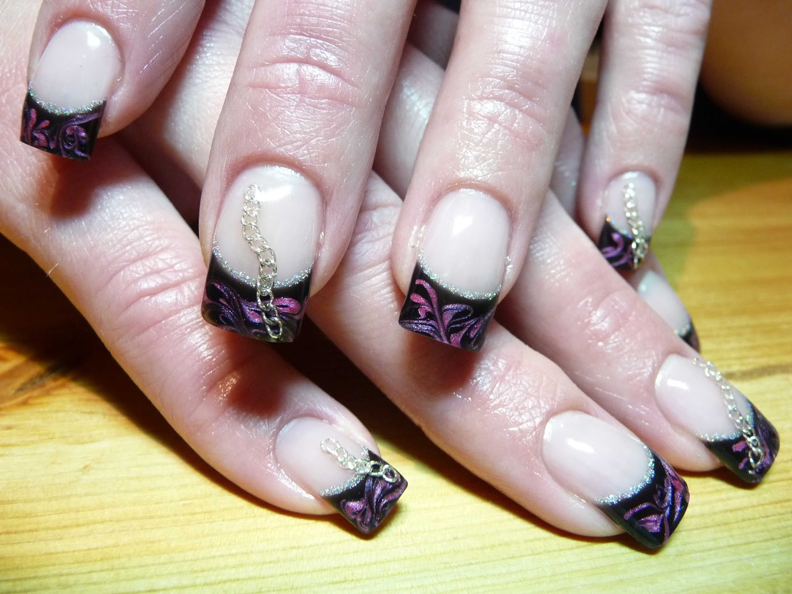 Designer French Chain Nail Art | Nailic