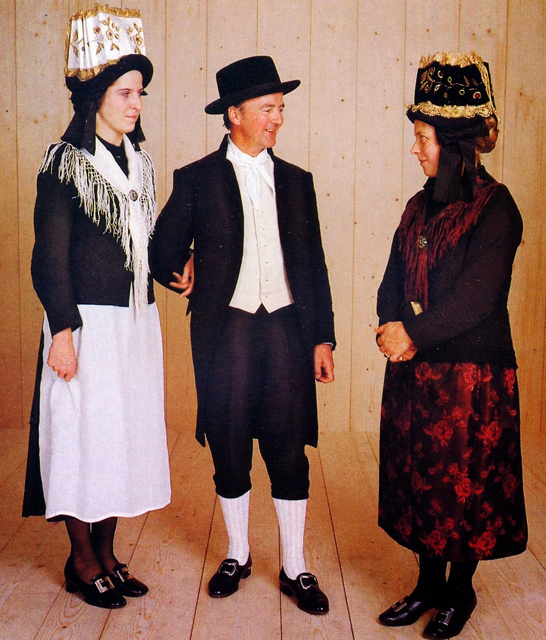 FolkCostume&Embroidery: Overview of the Folk Costumes of Europe