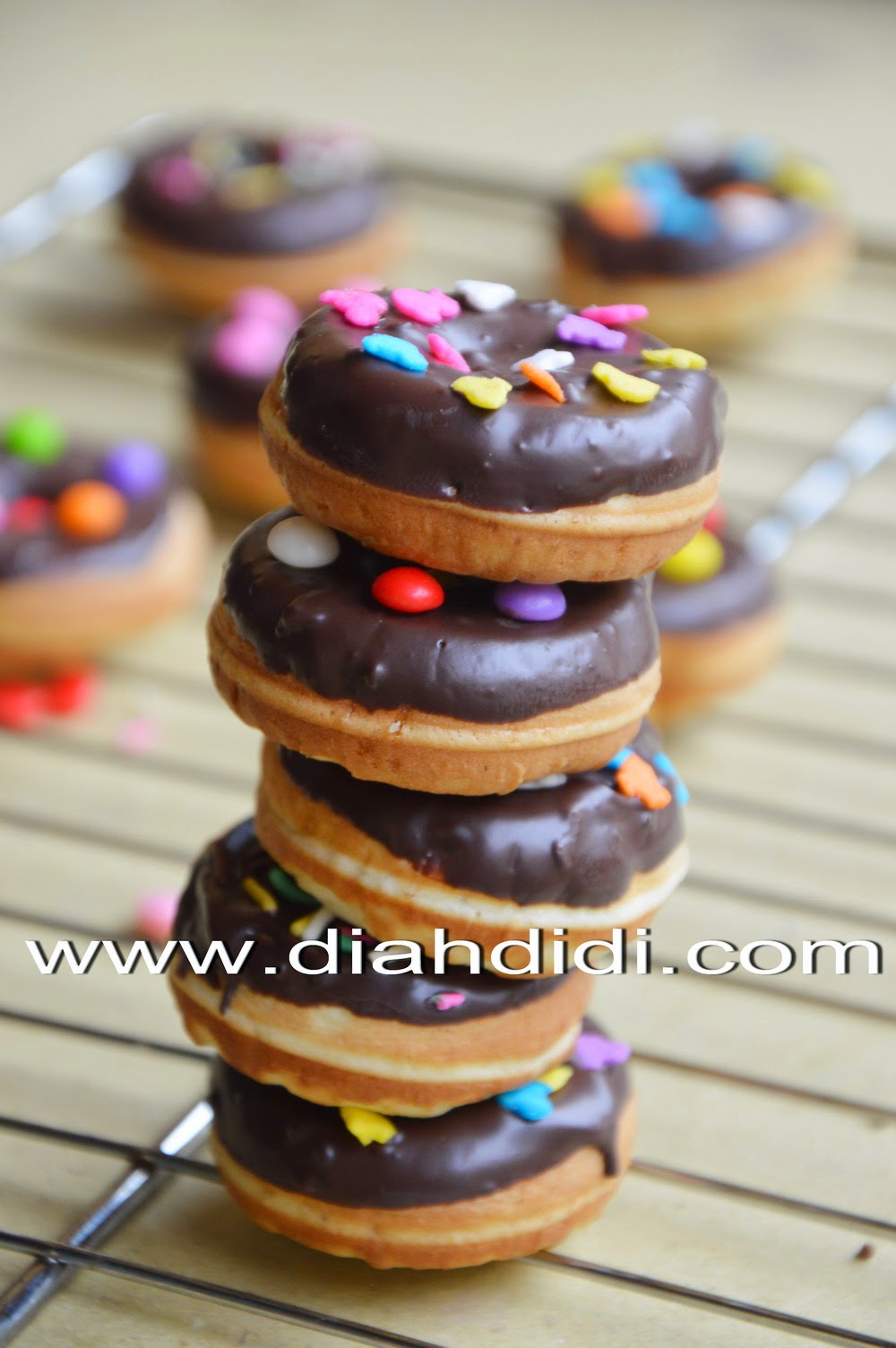 Diah Didi's Kitchen: Resep Donat Mini Pakai Cetakan Donat Listrik