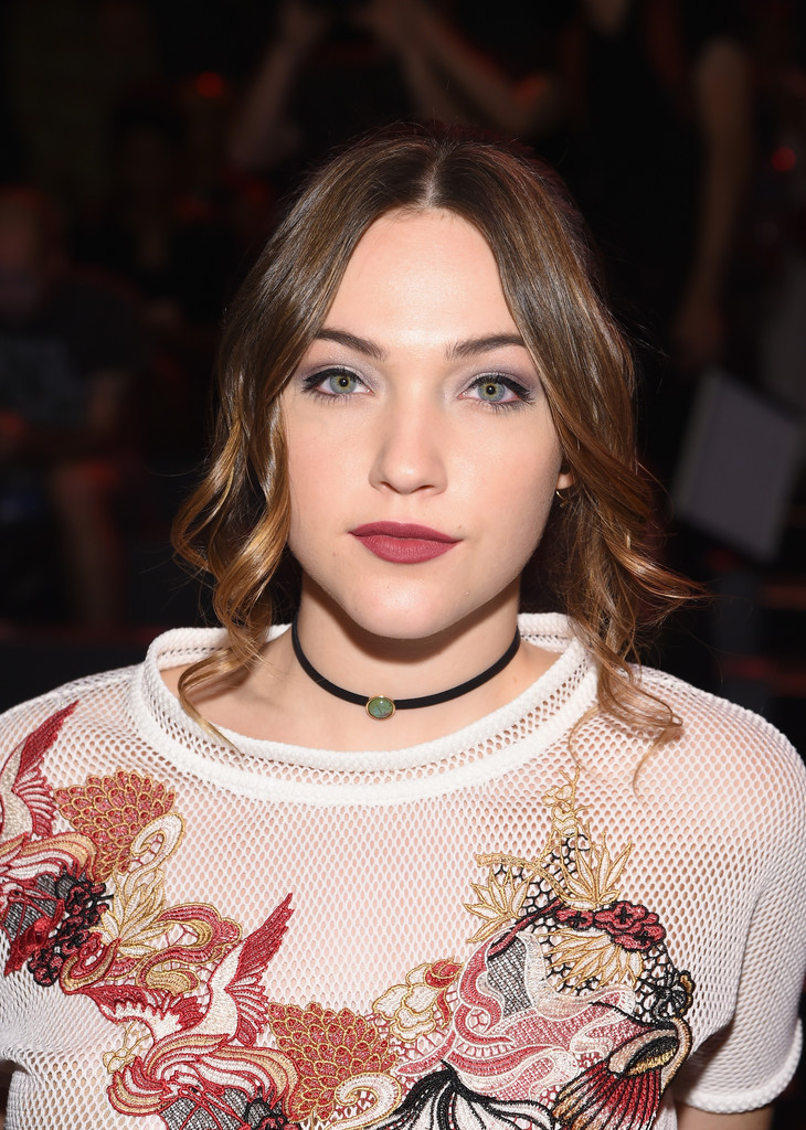 Starlet Arcade: Violett Beane